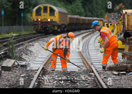 London Underground engineers working on Northern Line track replacement ...