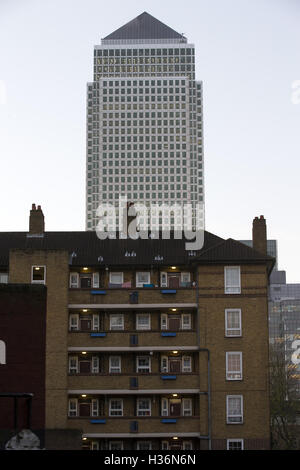 Poor housing conditions, Tower Hamlets, London 1999 Stock Photo - Alamy
