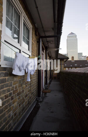 Poor housing conditions, Tower Hamlets, London 1999 Stock Photo - Alamy