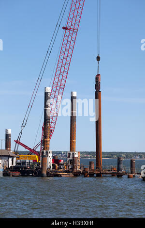 Floating pile driving equipment for piling for Canary Wharf 18 9 1988 ...