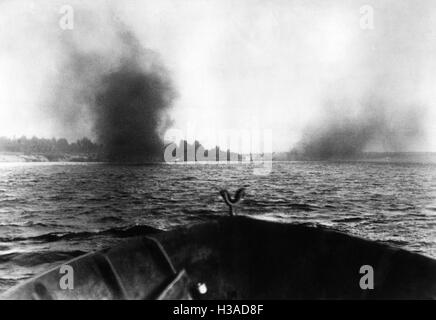 German assault boat on the Dnieper 1941 Stock Photo: 122546563 - Alamy