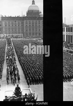 Youth rally in the Lustgarten, Reich Youth Leader Baldur von Schirach ...