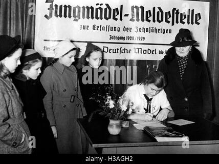 BDM girls in Berlin-Wilmersdorf, 1935 Stock Photo - Alamy
