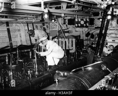 Engine room of a German warship Stock Photo: 122549489 - Alamy