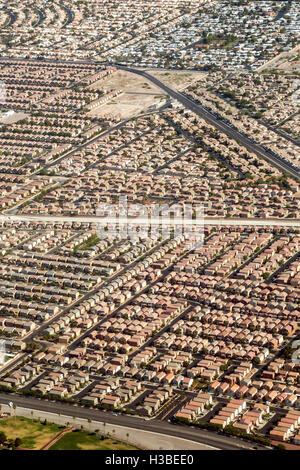 Las Vegas suburban housing sprawl and the Spring Mountains in Southern ...