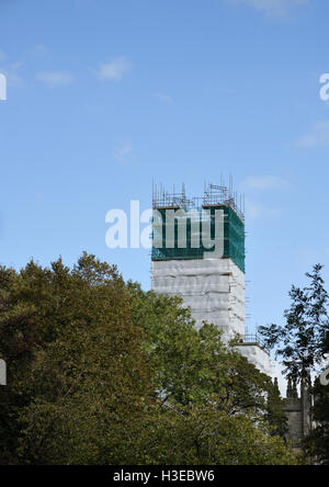 Sandblasting containment curtains protect the environment against ...