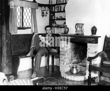 RICHARD GREENE (1918-1985) English actor with his first wife Patricia ...