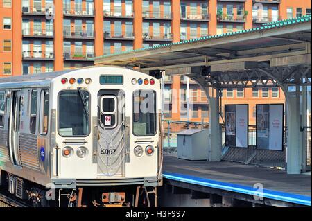 A CTA Green Line train departing Chicago's Clinton Street Station Stock ...
