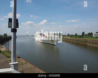 The Dole Africa, a 1995-built container vessel with IMO 9046538, docked ...