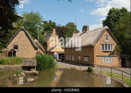 Wroxton village, North Oxfordshire, England, UK Stock Photo: 122674766 ...