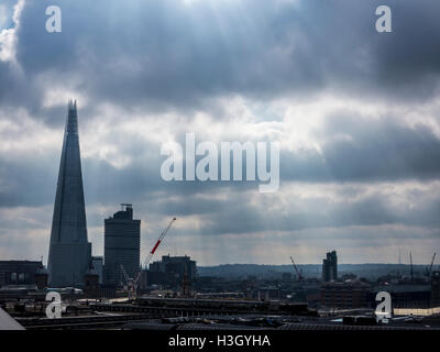 Sun and clouds above The Shard Stock Photo - Alamy
