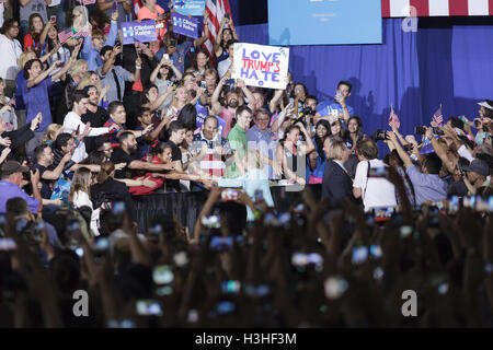 Presidential Candidate Hillary Clinton and VP Candidate Timothy Kaine ...