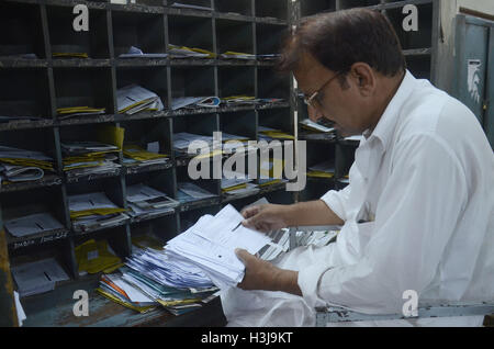 Lahore, Pakistan. 09th Oct, 2016. Pakistani Post office workers sorting ...