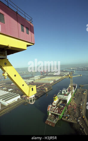 Samson crane. One of two twin shipbuilding gantry cranes in Titanic ...