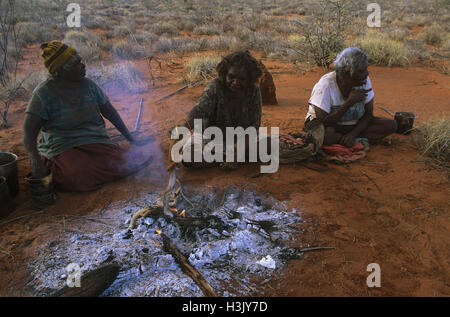 Aboriginal woman from Mount Liebig (Luritja language group Stock Photo ...