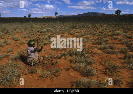 Aboriginal woman from Mount Liebig (Luritja language group Stock Photo ...