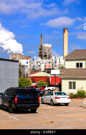 The Evergreen Packing paper factory at Canton in North Carolina Stock ...
