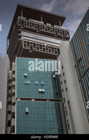 Antilia (Ambani building), the world's most expensive private home (to ...