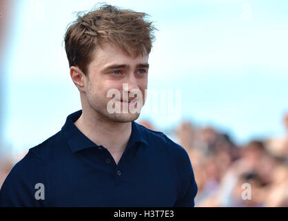 Daniel Radcliffe unveils his dedicated beach locker room during the ...