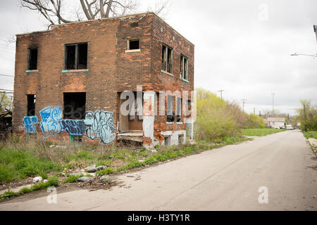 Distressed building and neighborhood in Detroit Stock Photo - Alamy