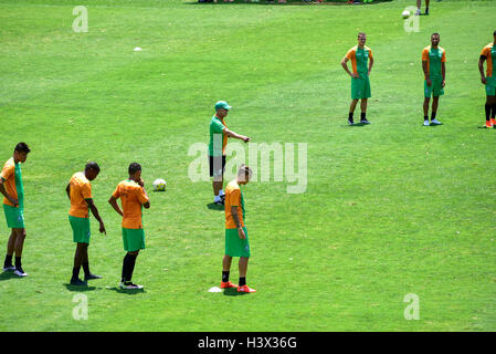 Contagem, Brazil. 12th Oct, 2016. Photo: Mourao Panda © Mourão Panda ...