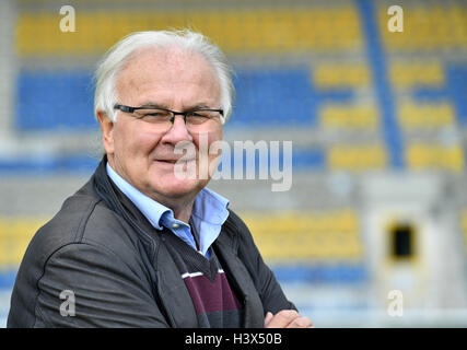 Jena, Germany. 7th Oct, 2016. The former GDR national soccer player ...