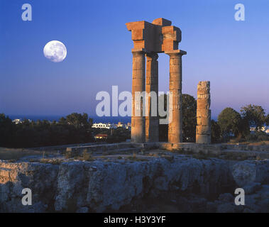 Apollo Temple at the Acropolis of Rhodes at night, Greece Stock Photo ...