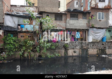 sewerage and slum housing , dharavi slum, mumbai, Maharashtra, india Stock Photo - Alamy