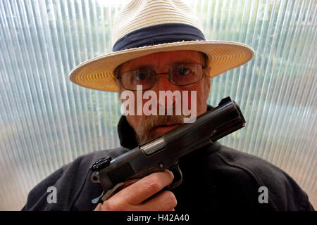 Man robber in balaclava pointing with gun Stock Photo: 120489263 - Alamy