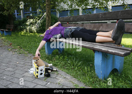 Young persons, girls, drunk, park-bench, sit, alcohol, nicotine Stock ...
