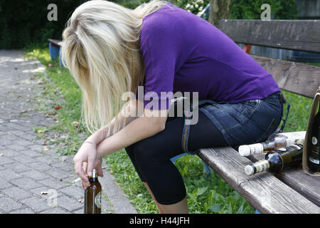 Young persons, girls, drunk, park-bench, lie Stock Photo - Alamy