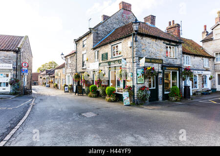 Helmsley market place shops buildings centre north yorkshire town towns ...