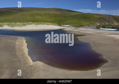 Norwick Beach and house, Unst, Shetland Islands, Scotland, Europe Stock ...