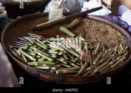 Myanmar, hand-rotated cigars Stock Photo - Alamy