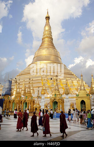 Myanmar, Shwedagon pagoda Rangoon, pilgrim, evening Stock Photo - Alamy