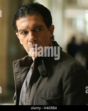 THICK AS THIEVES 2009 ANTONIO BANDERAS MIMI LEDER DIR MOVIESTORE