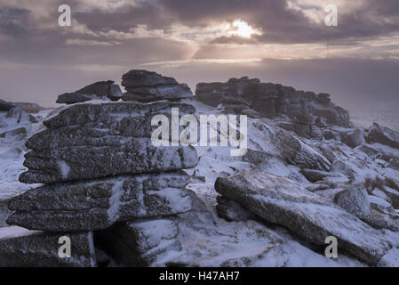 Great Mis Tor covered in snow, Dartmoor National Park, Devon, England ...