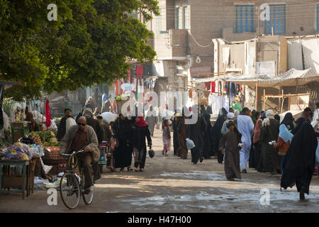 Local Egyptians; Street scene in Cairo's Khan al Khalili market, the ...