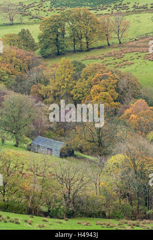 Barn in the fields Stock Photo - Alamy