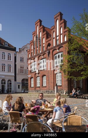 Family at the marketplace Stock Photo - Alamy