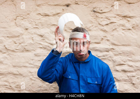 man with head injury after accident Stock Photo - Alamy
