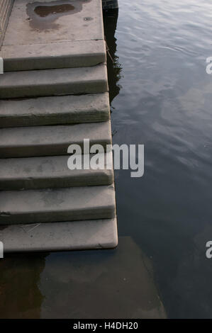 Steps leading down to the River Thames foreshore at New Crane Stairs ...