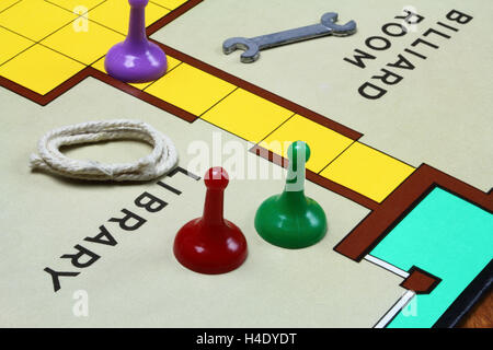 Cluedo board game murder weapon pieces - rope Stock Photo - Alamy
