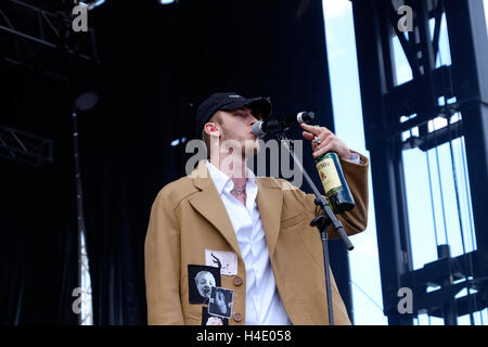 Machine Gun Kelly performs at Soundset Music Festival in St. Paul on ...