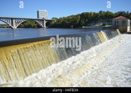 Waterfall at the Ford Dam in Minneapolis Minnesota Stock Photo - Alamy