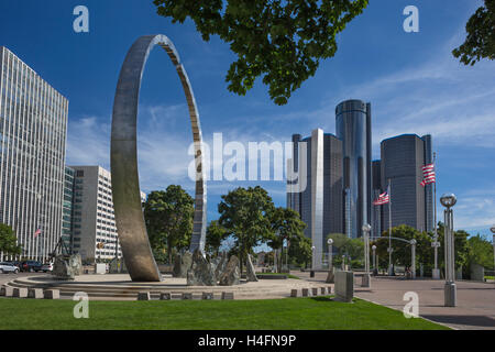 Transcending monument at Hart Plaza with GM Renaissance Center, Rencen ...