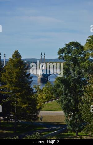 The Springfield World War I memorial bridge over the Connecticut River ...