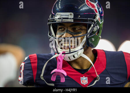 Houston Texans wide receiver Braxton Berrios (17) runs after a catch ...