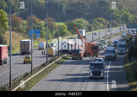 Lorry crashed into the central reservation on the m1 motorway between ...