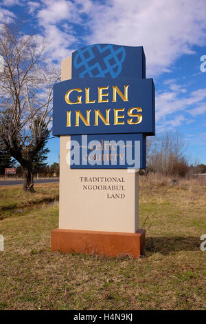 sign at the entrance to Glen Innes in New England in nsw, new south wales, australia Stock Photo ...